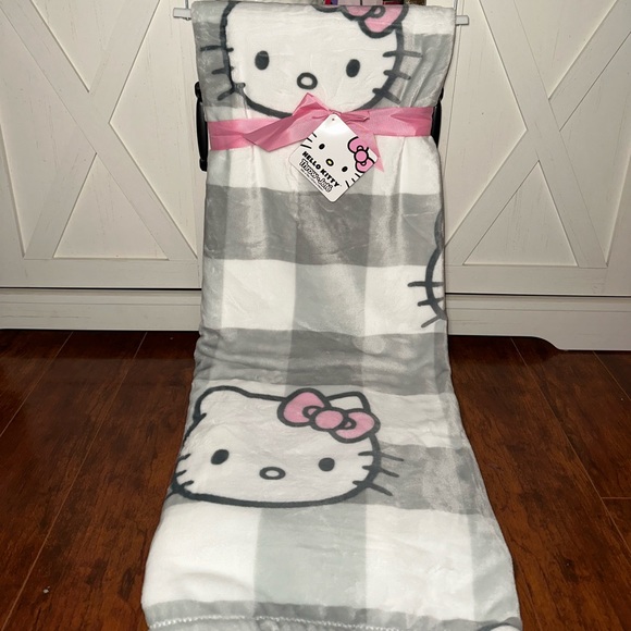 Hello Kitty | Bedding | Viral Hello Kitty Pink And Gray Plaid Throw ...